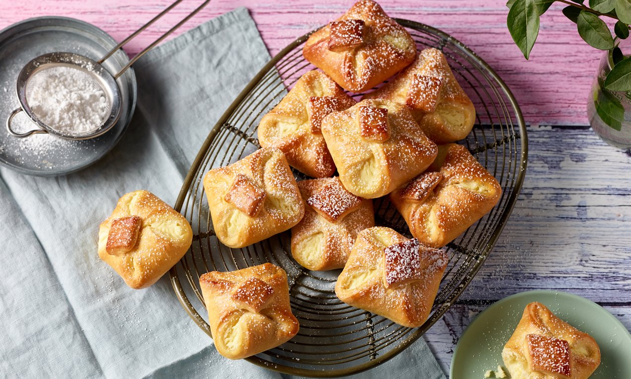 Kleine Topfengolatschen Rezept | Dr. Oetker
