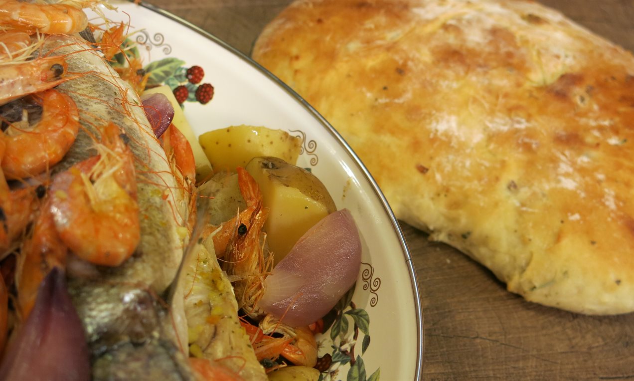 Riba pod sačem i aromatični hleb Recept | Dr. Oetker