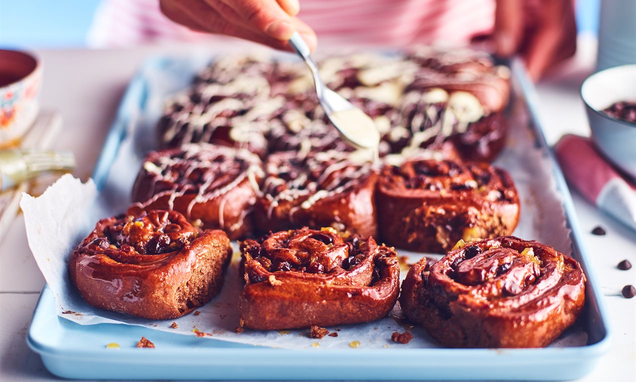 Triple Chocolate and Ginger Chelsea Buns Recipe | Dr. Oetker