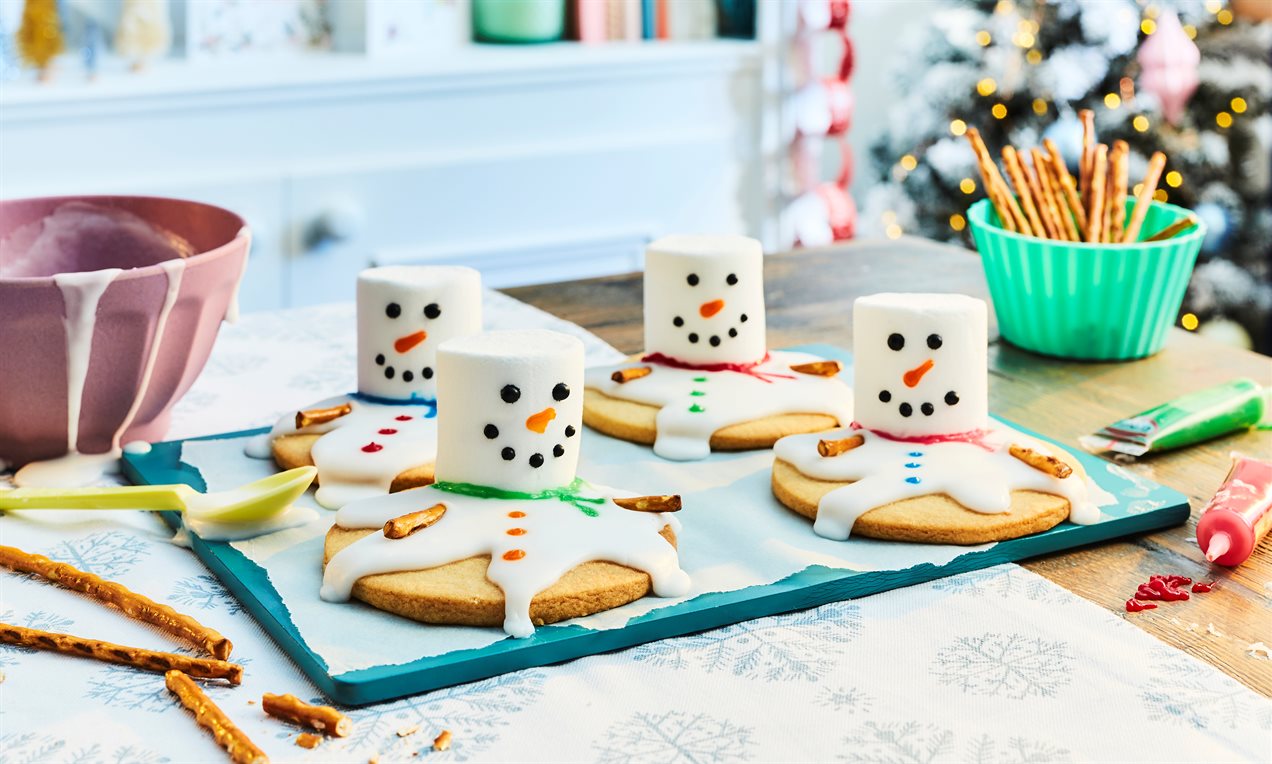 Melted Snowman Biscuits Recipe | Dr. Oetker