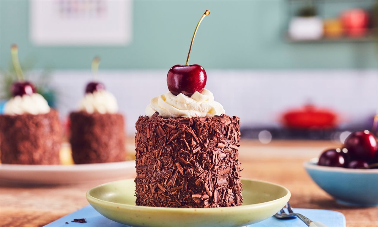 Mini Black Forest Gateaux Recipe | Dr. Oetker
