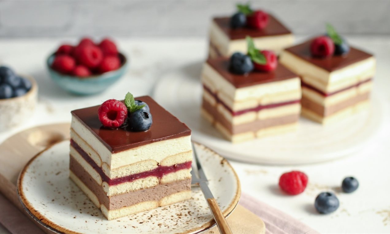 Krem kolač sa šumskim voćem Recept | Dr. Oetker