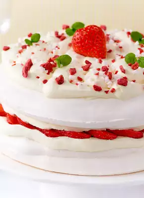 Beze torta s jagodama Recept | Dr. Oetker