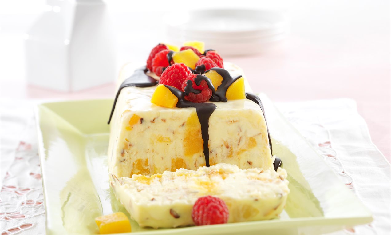 Room bavarois met perzik en amandelen Recept | Dr. Oetker