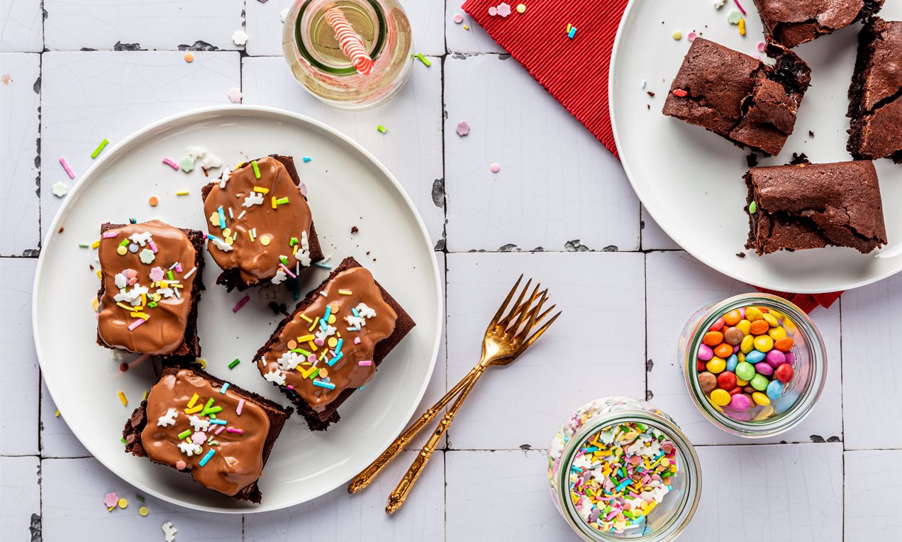 Funfetti brownies Recept | Dr. Oetker