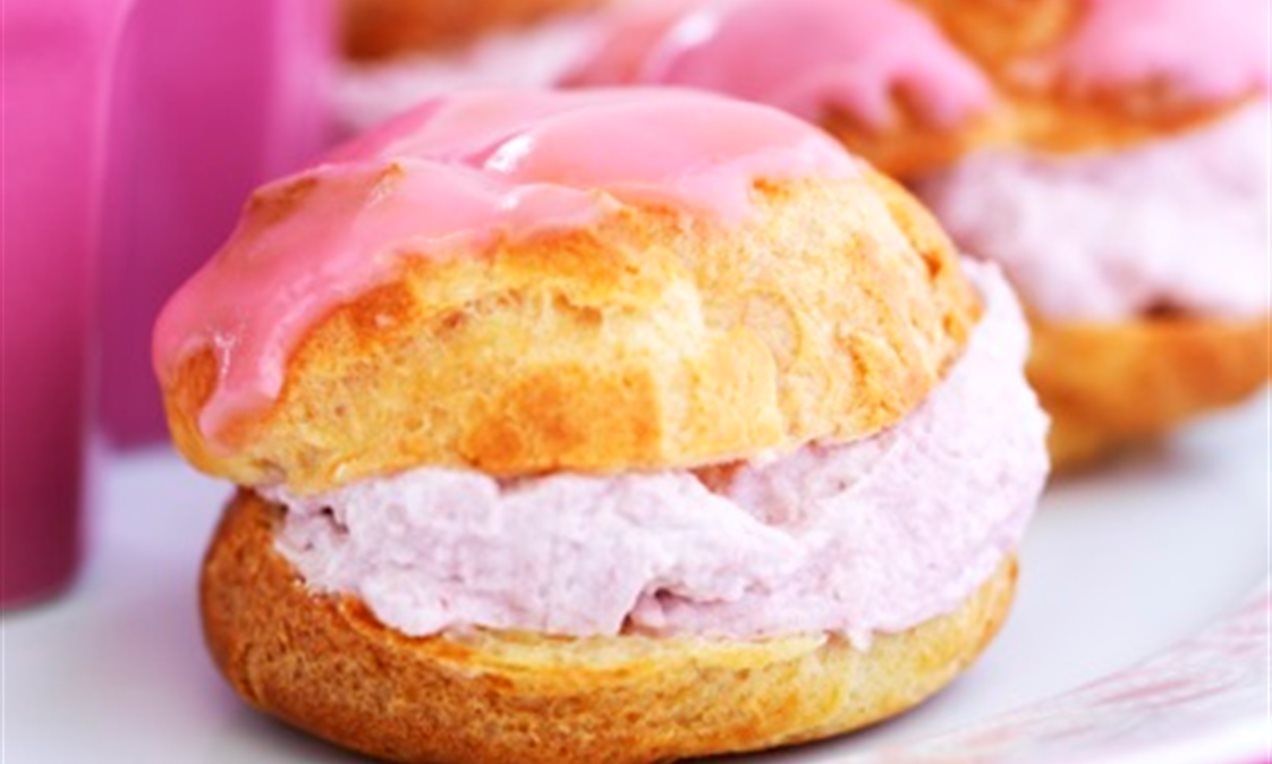 Soezen met frambozenroom Recept | Dr. Oetker