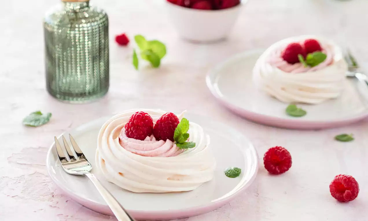 Mini bezy z kremem malinowym Przepis | Dr. Oetker